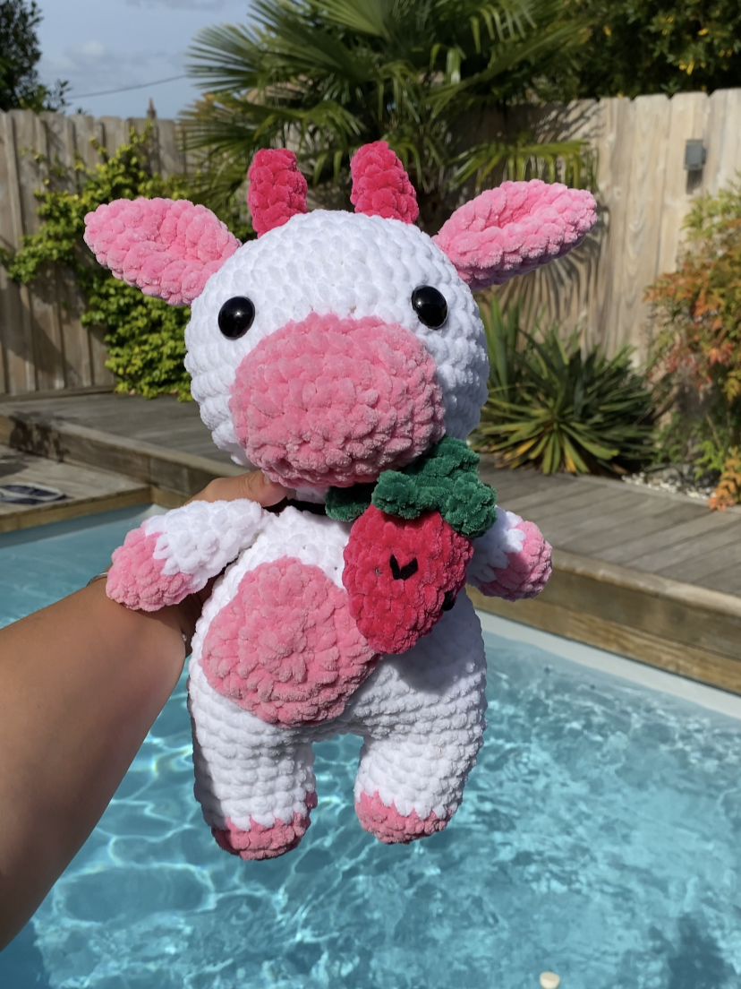 Pattern Strawberry cow – Soulmate